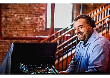 3 Best DJs in Seattle, WA - Expert Recommendations