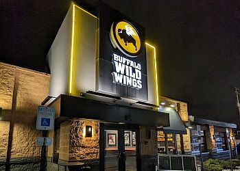 3 Best Sports Bars in Lansing, MI - Expert Recommendations