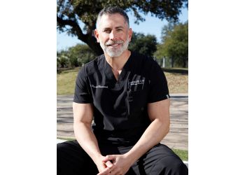 3 Best Chiropractors in Austin, TX - ThreeBestRated
