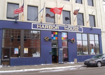 3 Best Seafood Restaurants in Detroit, MI - Expert Recommendations