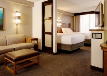 3 Best Hotels in Topeka, KS - Expert Recommendations