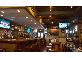 3 Best Pizza Places in Honolulu, HI - ThreeBestRated