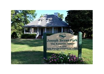 3 Best Public Parks in Richmond, VA - ThreeBestRated.com