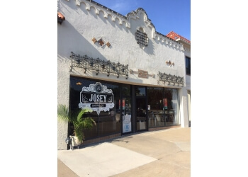 3 Best Bakeries in Topeka, KS - Expert Recommendations