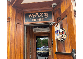 3 Best Sports Bars in Baltimore, MD - ThreeBestRated