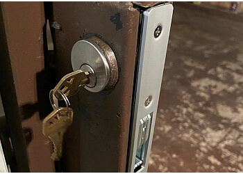 3 Best Locksmiths in Santa Clarita, CA - Expert Recommendations