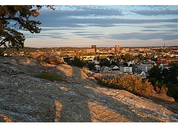 3 Best Hiking Trails in Manchester, NH - ThreeBestRated