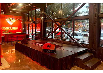 3 Best Night Clubs in Tulsa, OK - Expert Recommendations